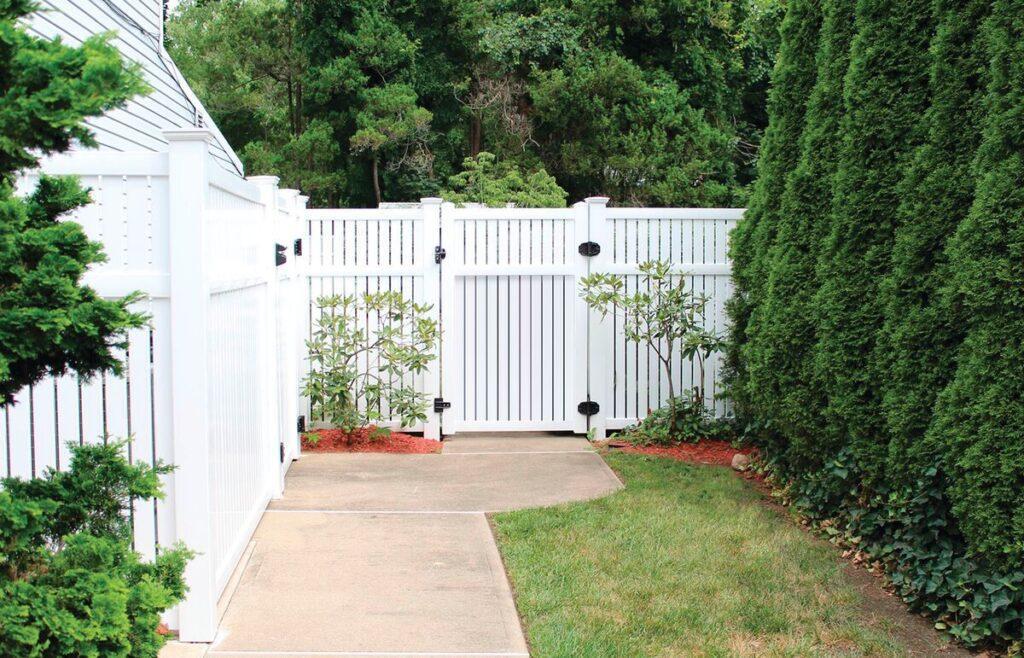 Mulberry Vinyl Fence - ActiveYards.com